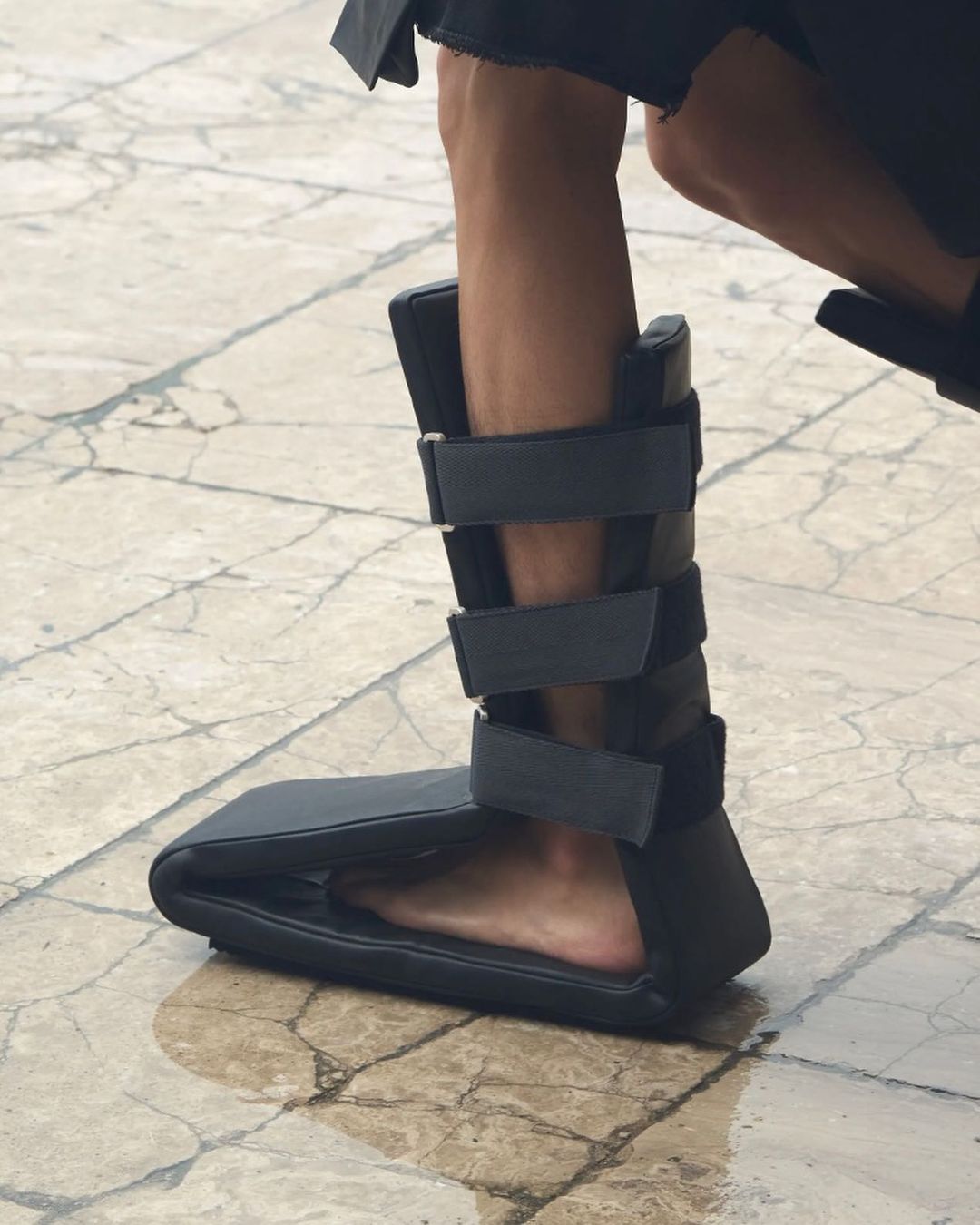 기브스 같은 릭 오웬스 SS24 풋웨어👢 : 데일리패션뉴스 - dafanew