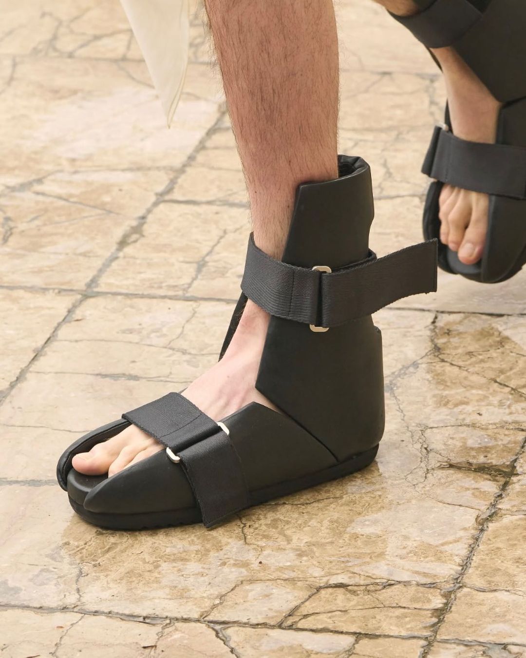 기브스 같은 릭 오웬스 SS24 풋웨어👢 : 데일리패션뉴스 - dafanew