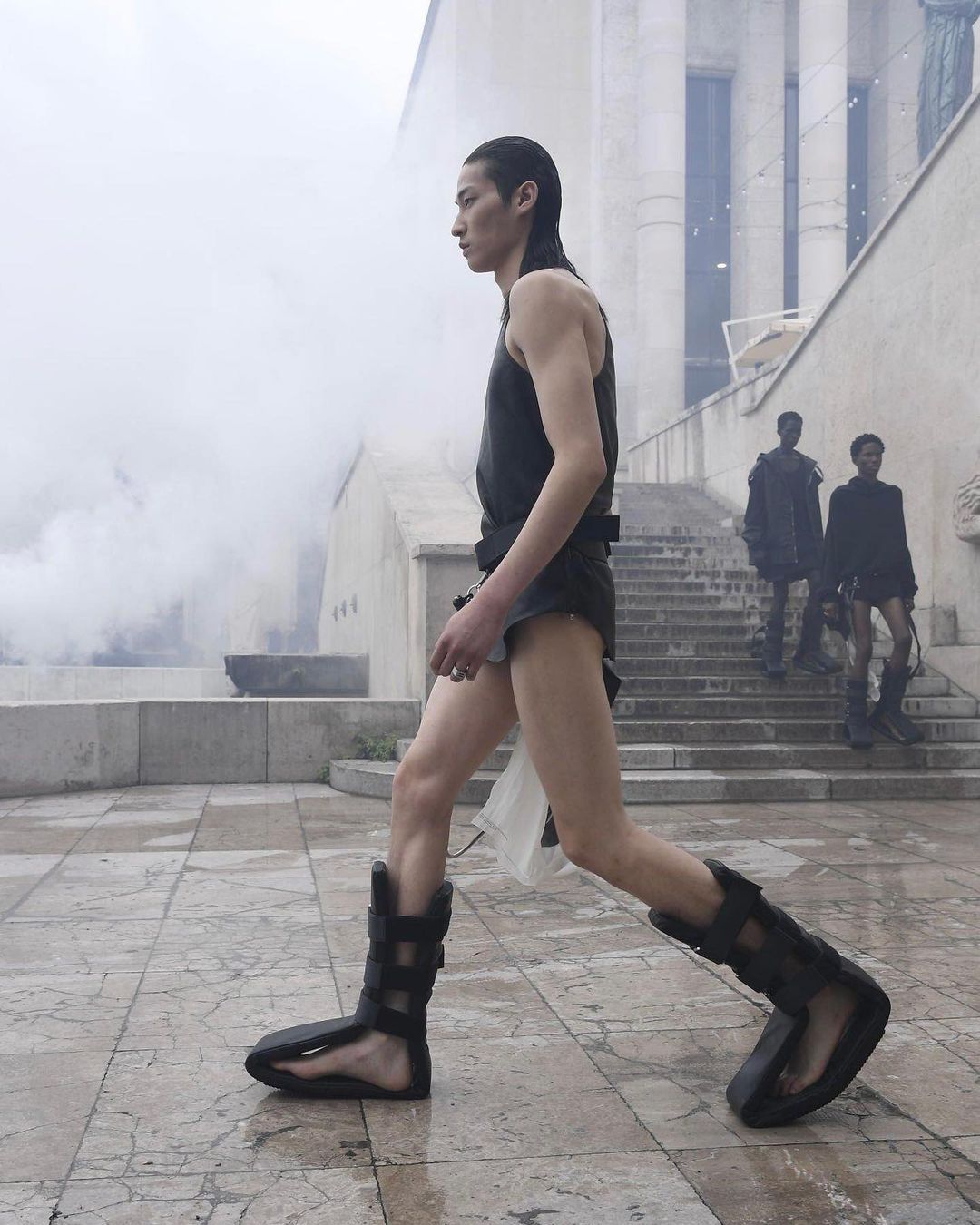 기브스 같은 릭 오웬스 SS24 풋웨어👢 : 데일리패션뉴스 - dafanew