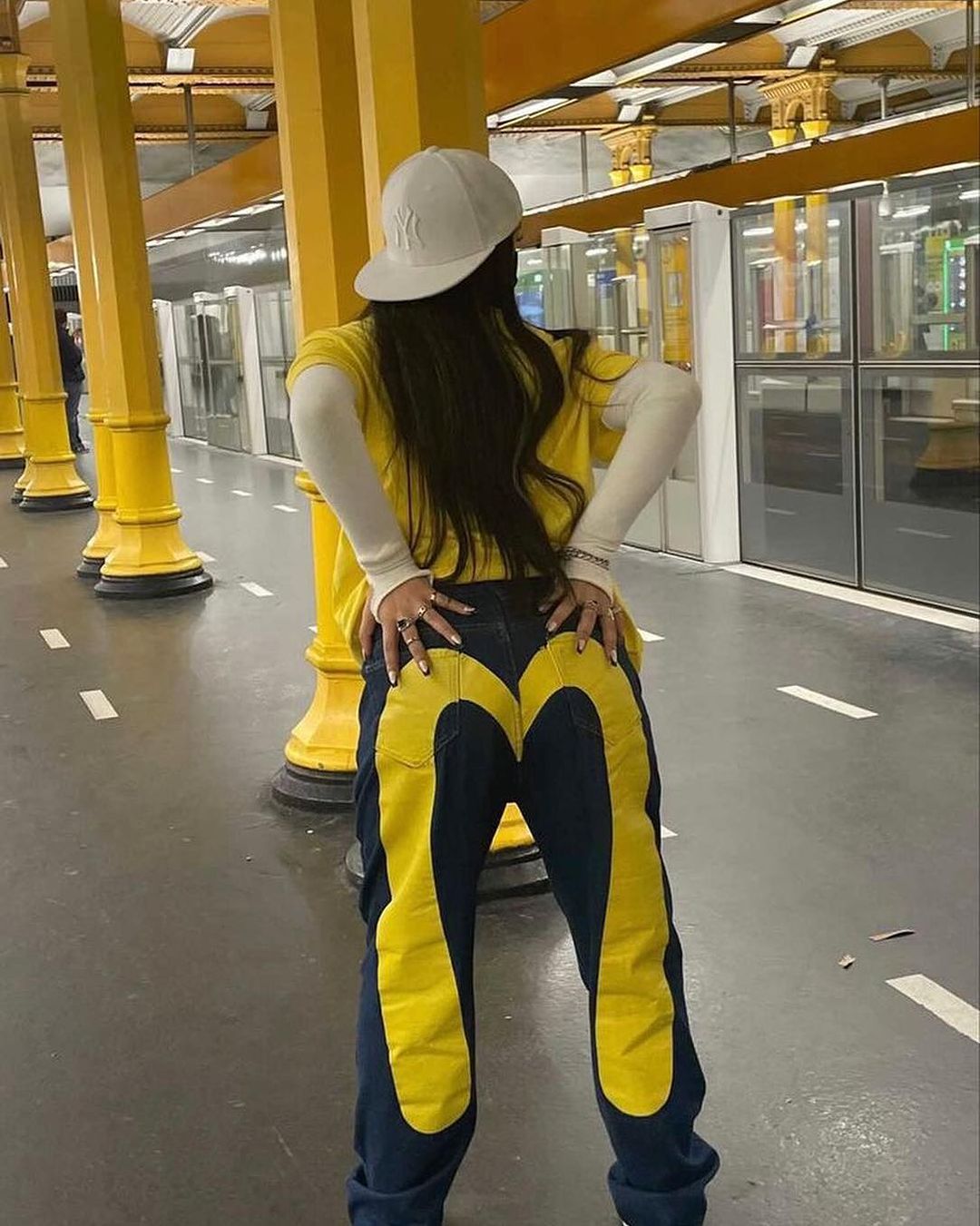 뒷태 강조템: 에비수 데님🍑 : 데패뉴 | 아카이브