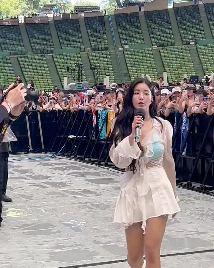 워터밤 핫걸 권은비 @도쿄 💦 : 데일리패션뉴스 - dafanew