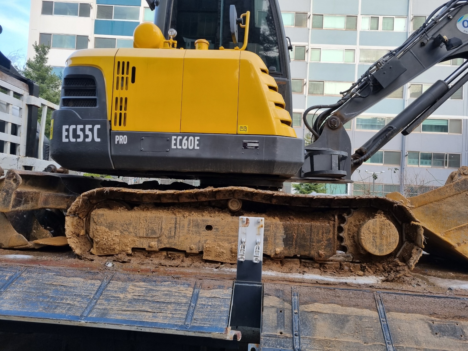 볼보 EC55C 12년식 집게장착 대차가능 : 중고지게차 중고굴삭기 중고화물차 거래 장터