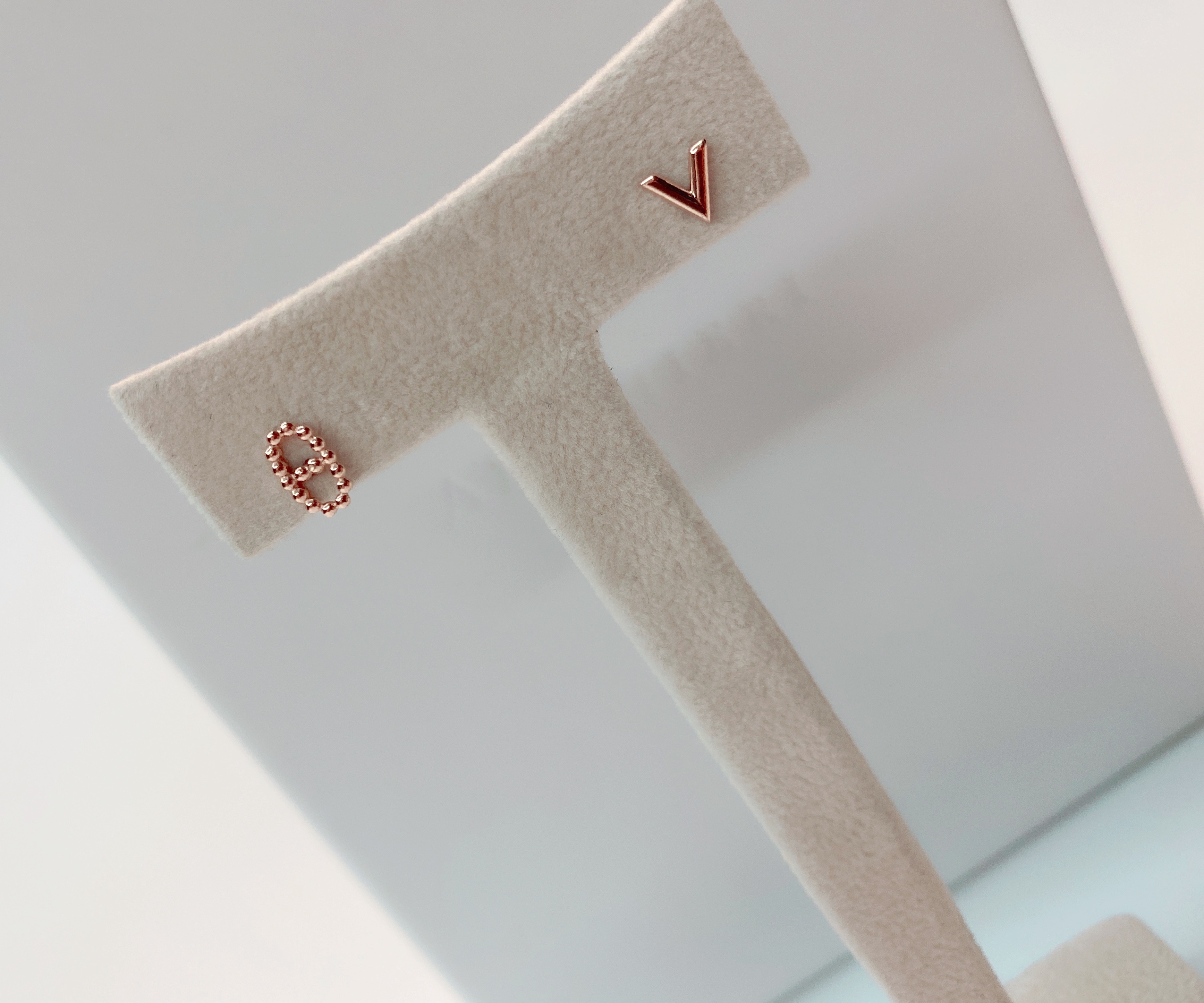 브이 피어싱 : 어메종 Aumaison | 매일 착용하는 클래식 & 프리미엄 주얼리