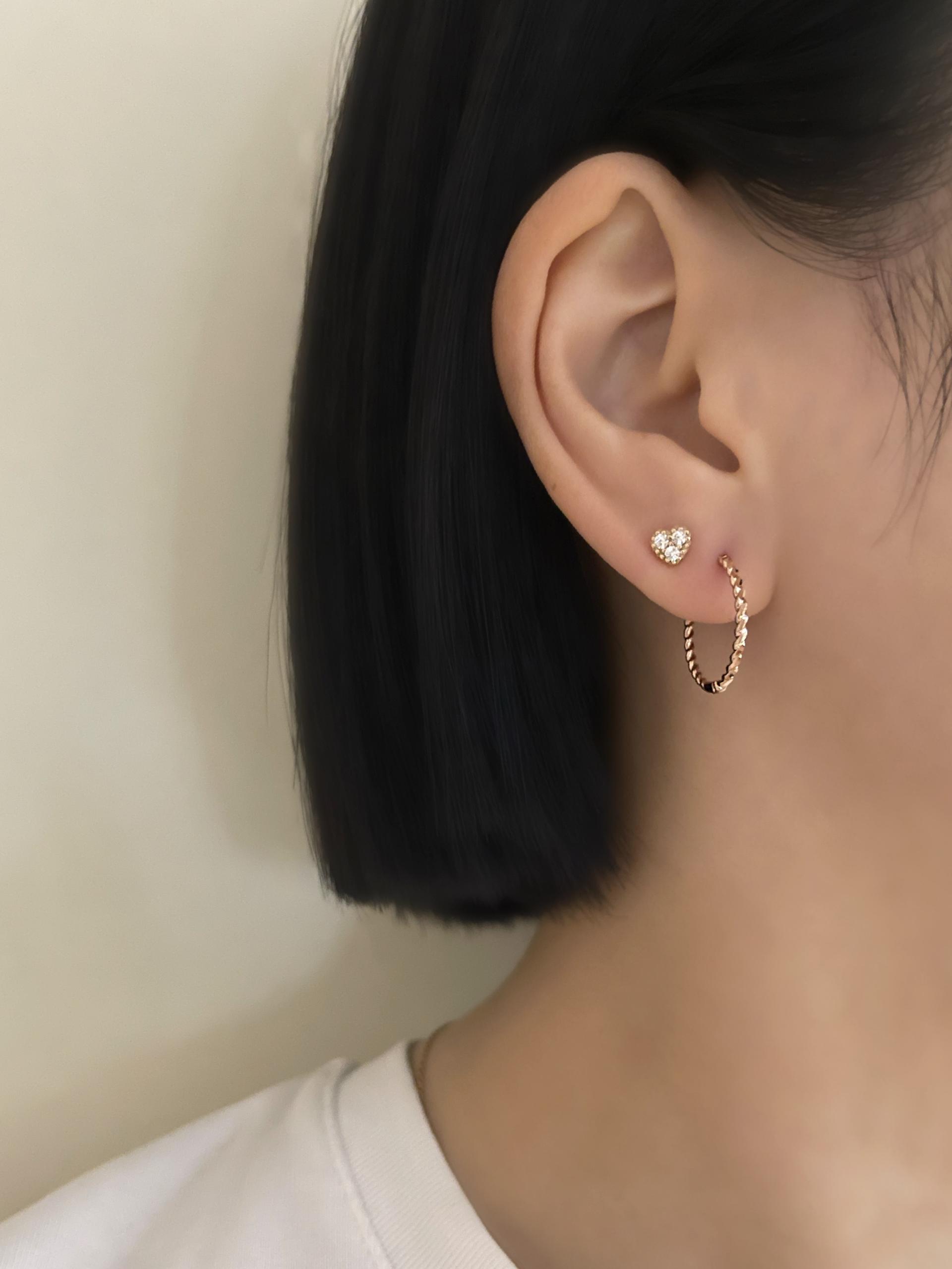 슬림 트위스트 귀걸이 - LG : 어메종 Aumaison | 매일 착용하는 클래식 & 프리미엄 주얼리