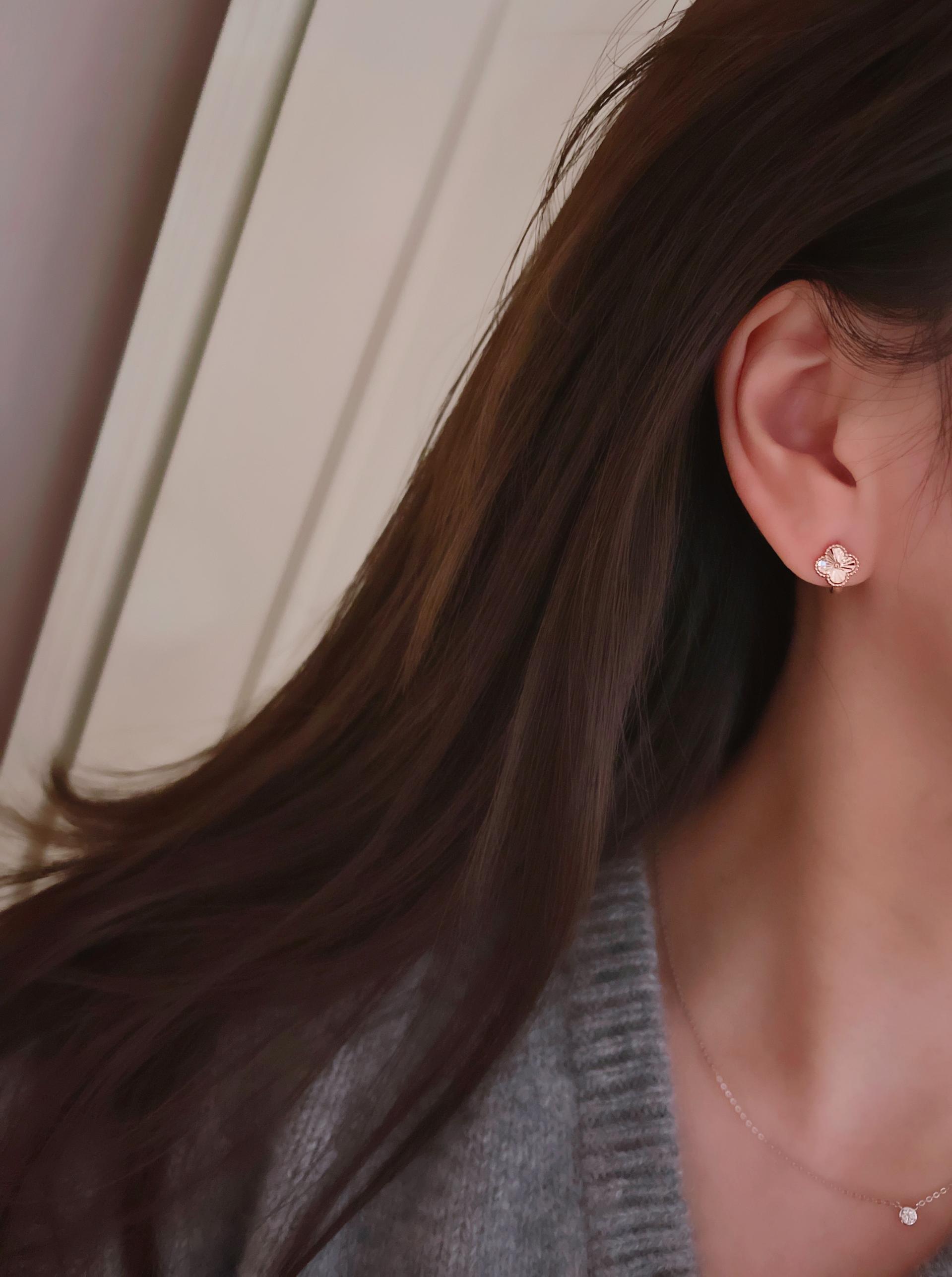 컷팅 클로버 귀걸이 - SM : 어메종 Aumaison | 매일 착용하는 클래식 & 프리미엄 주얼리