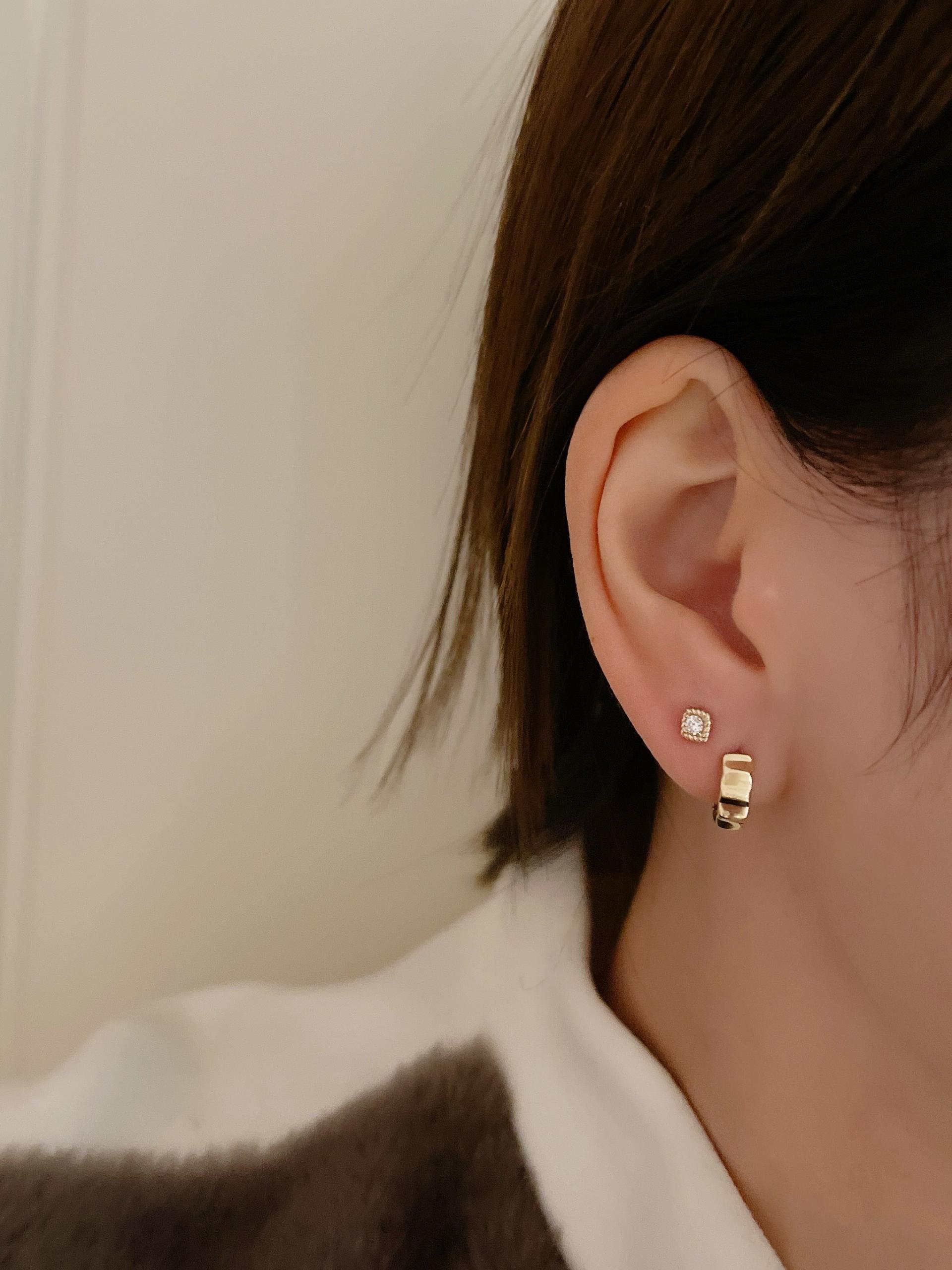 싱글 다이아몬드 피어싱 : 어메종 Aumaison | 매일 착용하는 클래식 & 프리미엄 주얼리