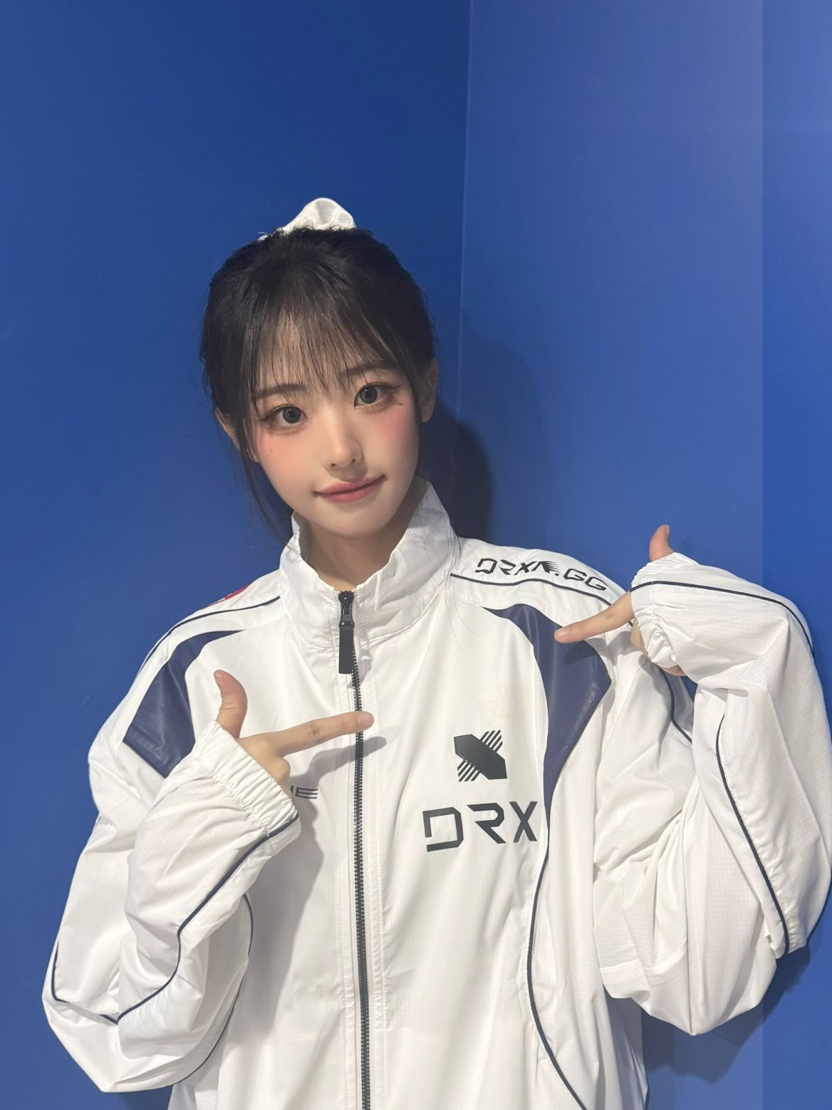 DRX, QWER 멤버 히나(Hina) 공식 앰배서더로 임명 : DRX | NEWS