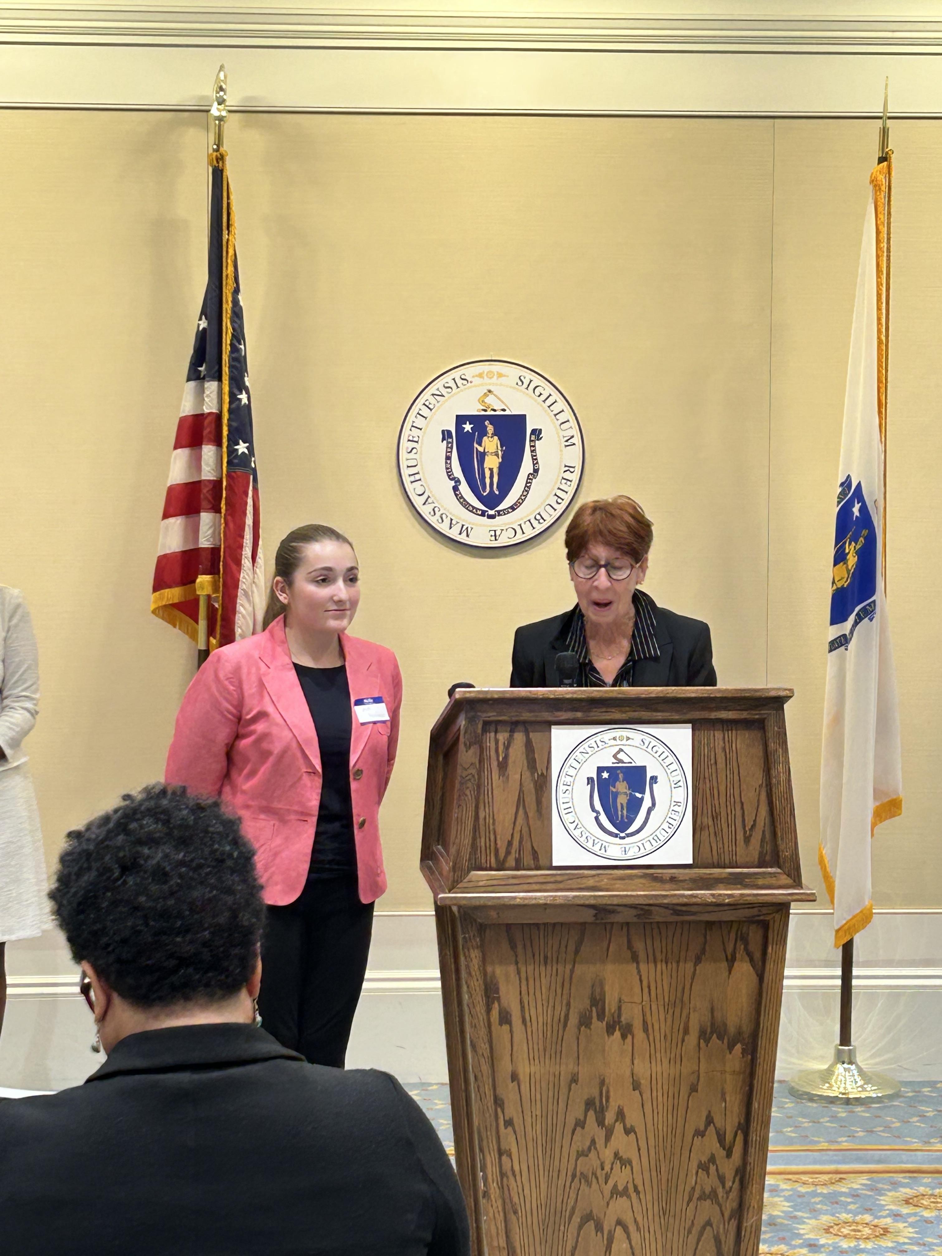 지역 커뮤니티 기반 세대통합 프로그램 ‘Gen Pals’ 운영 및 연구 : 교육 · 사회참여